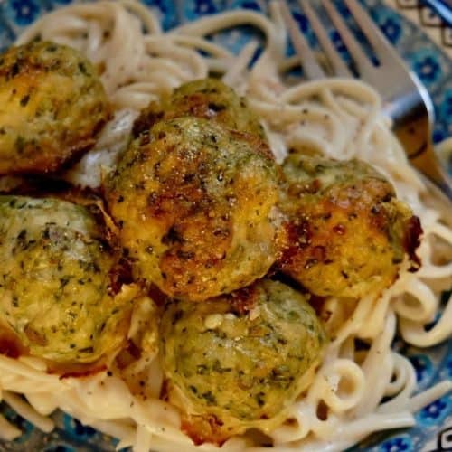 What is a Garlic Scape (and 50 Ways to Use Them) - Feels Like Home™